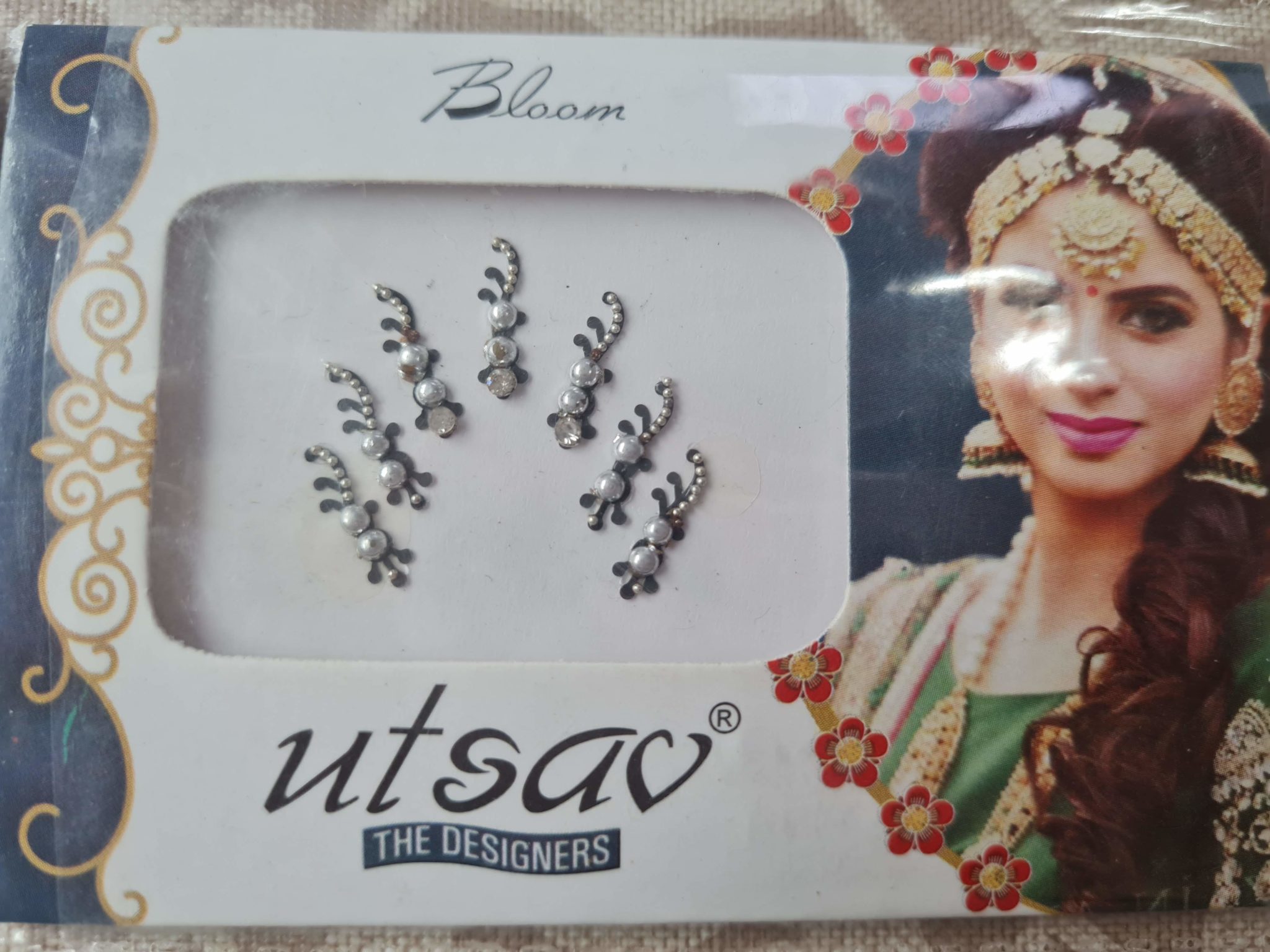 Cartela com bindi indiano adesivo para colar no centro da testa – Bazar ...