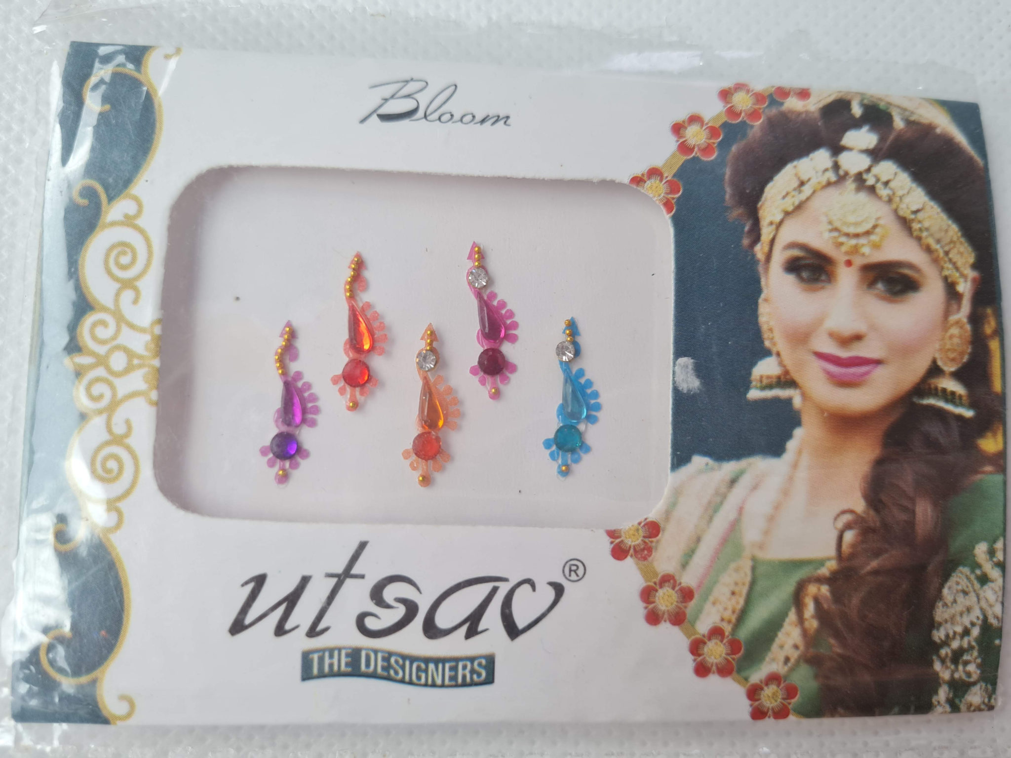 Cartela com bindi indiano adesivo para colar no centro da testa – Bazar ...