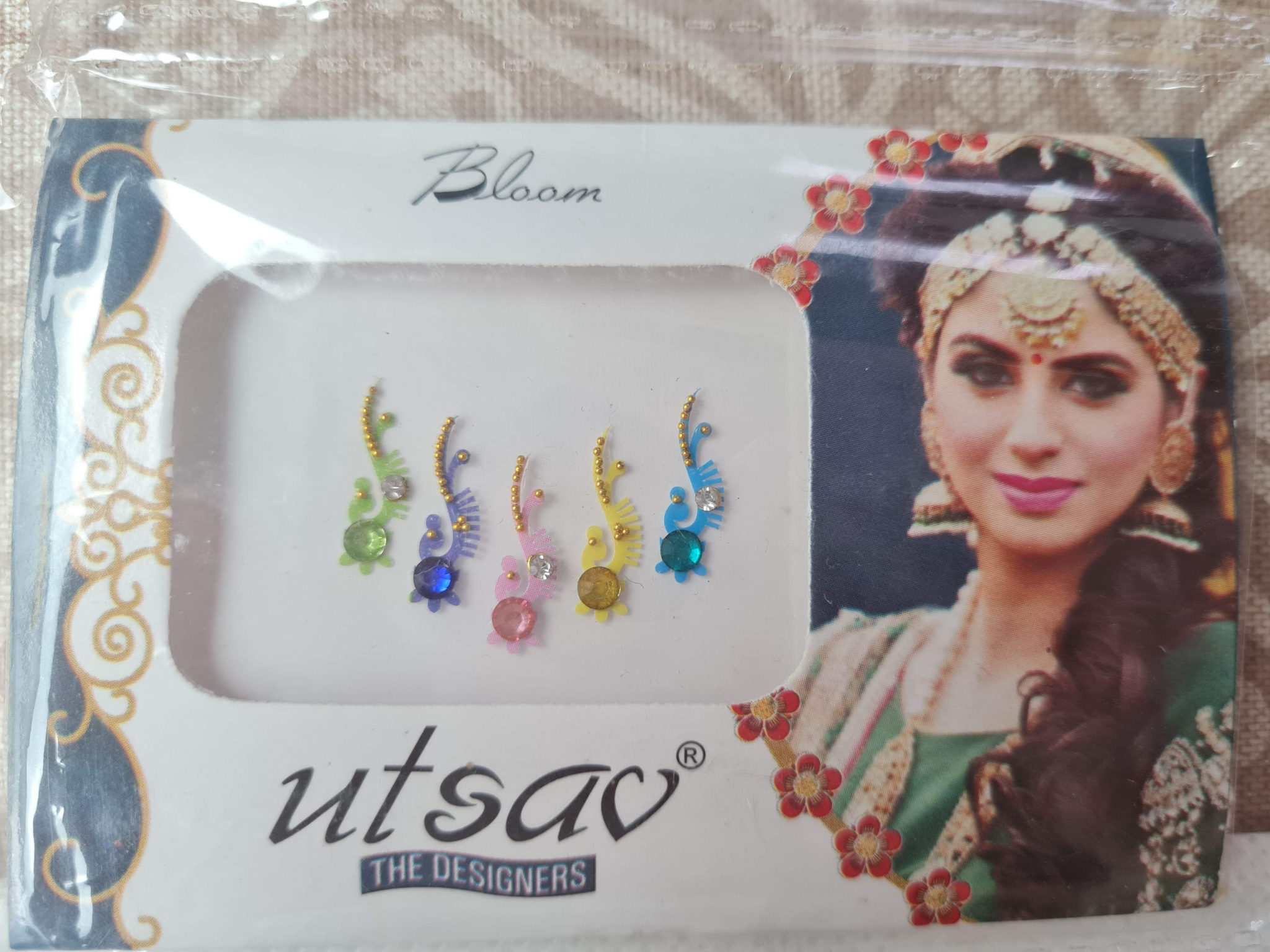 Cartela com bindi indiano adesivo para colar no centro da testa – Bazar ...