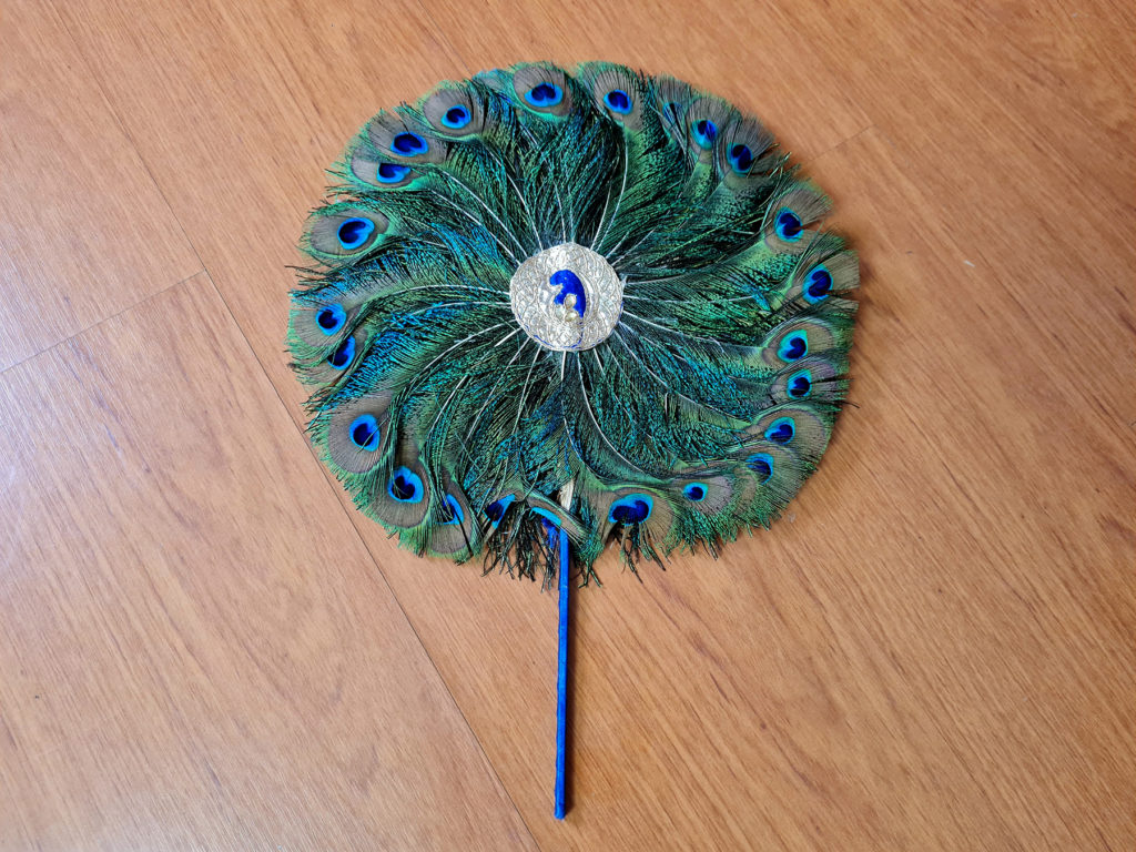 Leque indiano de penas de pavão G – Bazar Indiano