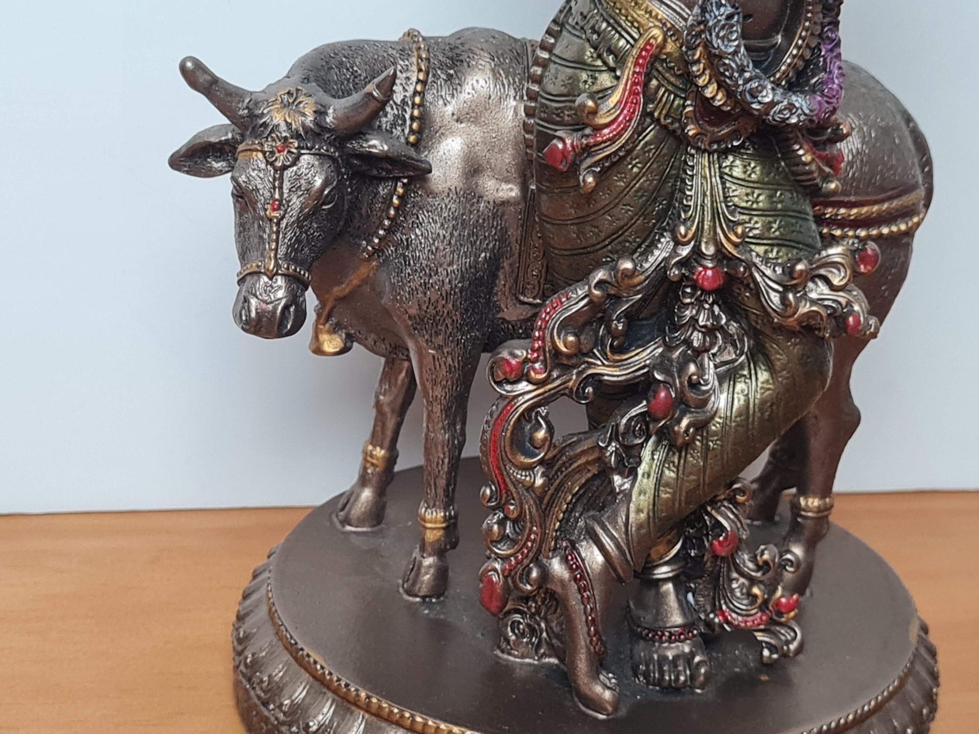 Estátua de Krishna e a vaca sagrada acabamento bronzeado 26cm – Bazar ...