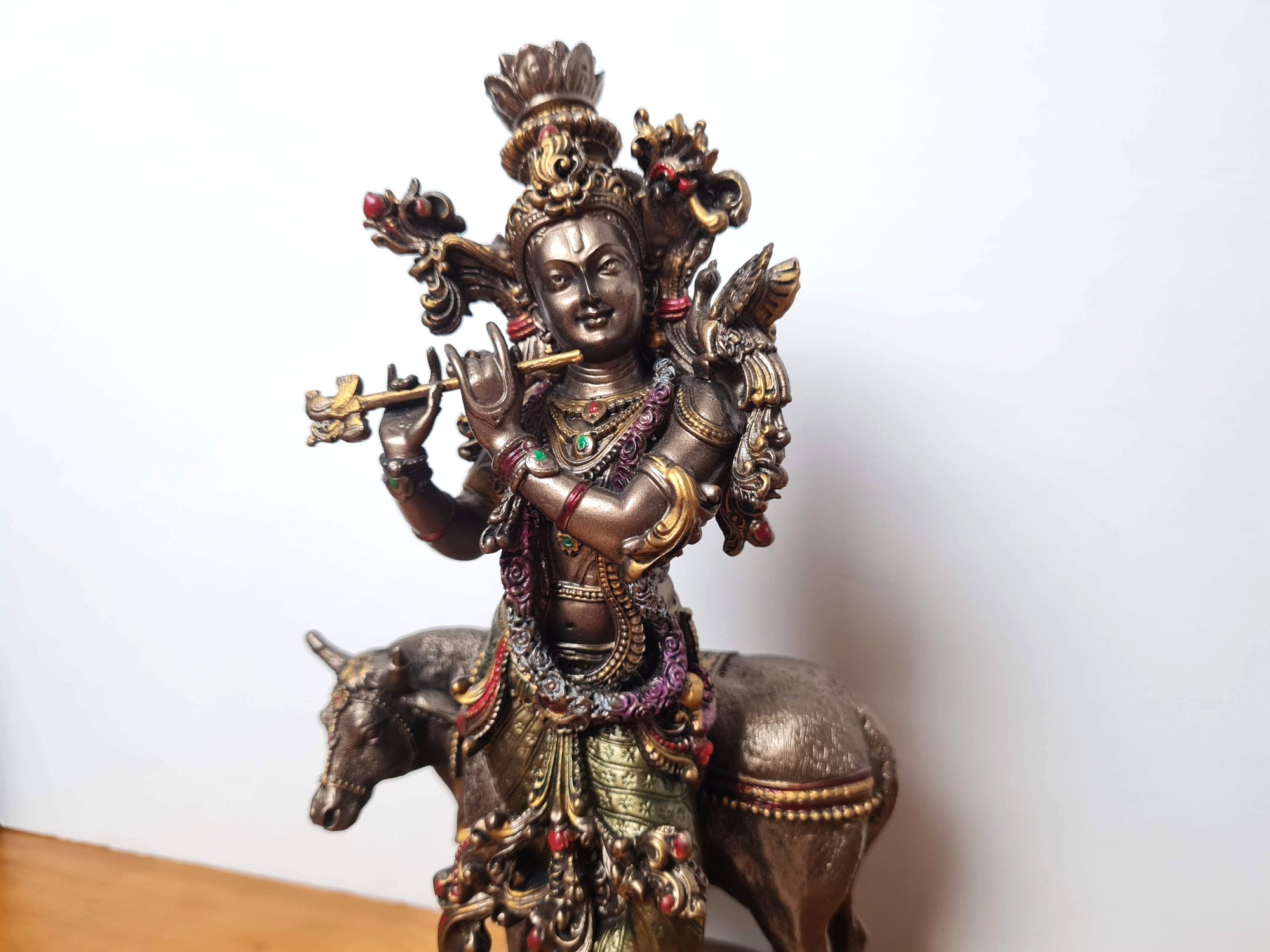 Estátua de Krishna e a vaca sagrada acabamento bronzeado 26cm – Bazar ...