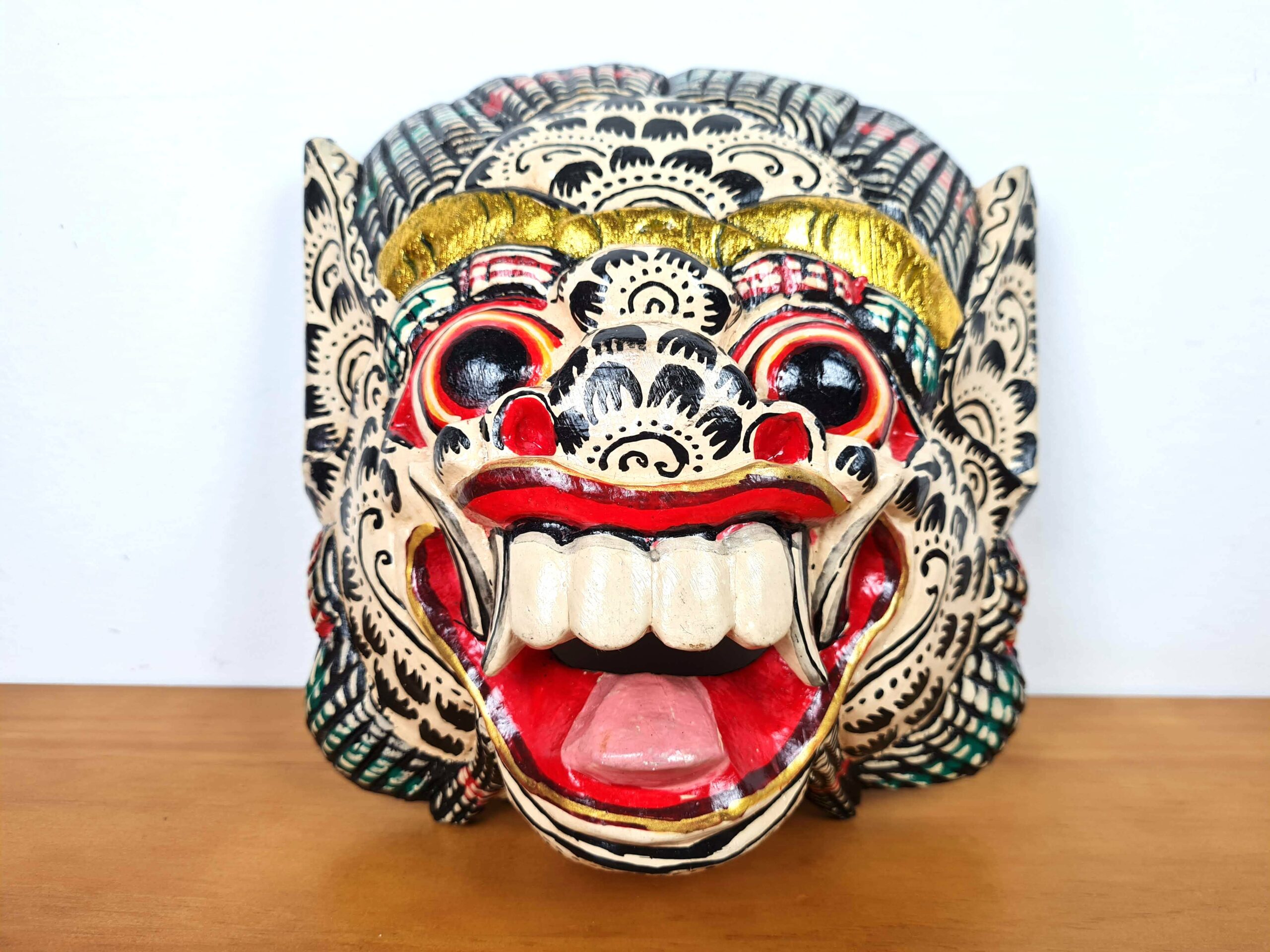 Máscara Asura em Madeira feito a mão colorida 21cm – Bazar Indiano